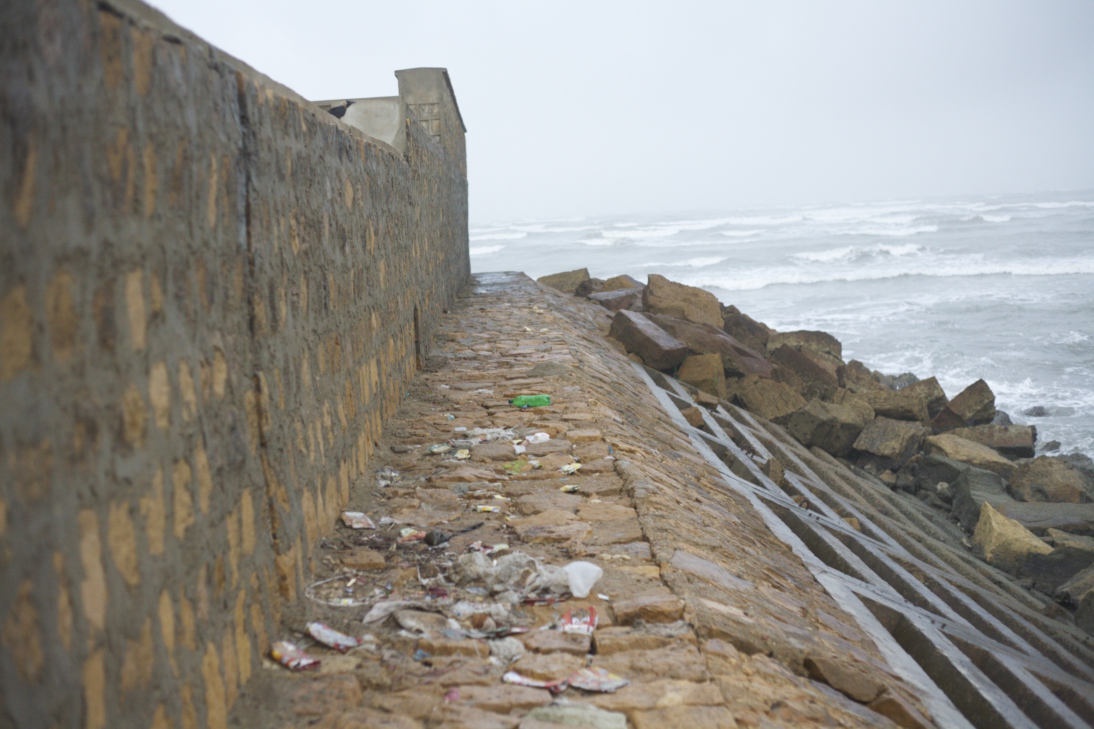 The Sea and the Sea of Garbage - Pakistan - DAWN.COM