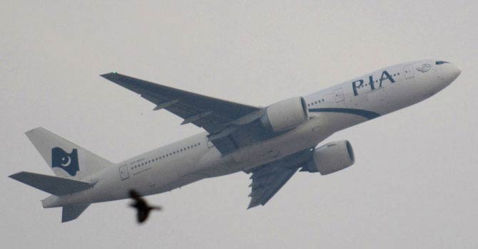 PIA plane strays off runway in Lahore; three injured - Pakistan - DAWN.COM