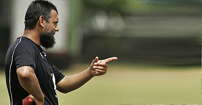 Rashid backs Saqlain as spin bowling coach - Sport - DAWN.COM