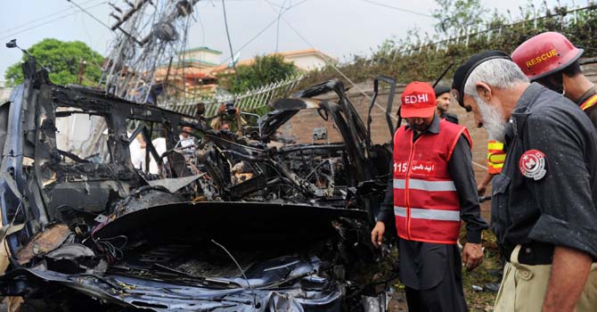 Two killed in attack on US consulate vehicle in Peshawar - Pakistan ...