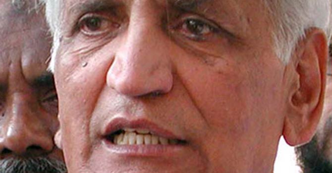 Bilour calls Imran’s Waziristan plan a farce - Pakistan - DAWN.COM