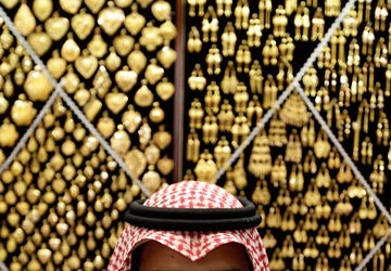 Mecca gold makes glittering souvenir for pilgrims - World - DAWN.COM