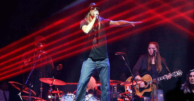 Kid Rock rocks out at Romney's final campaign rally - DAWN.COM