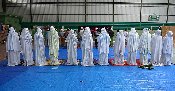 Indonesian Shias persecuted as 'heretics' live in limbo - World - DAWN.COM