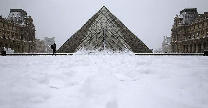 Iconic Louvre work 'Winged Victory' to be restored - DAWN.COM