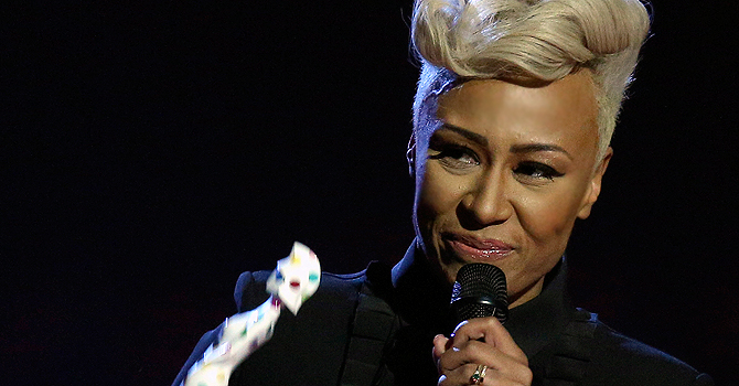 Olympic singing star Sande honoured at Brits - DAWN.COM