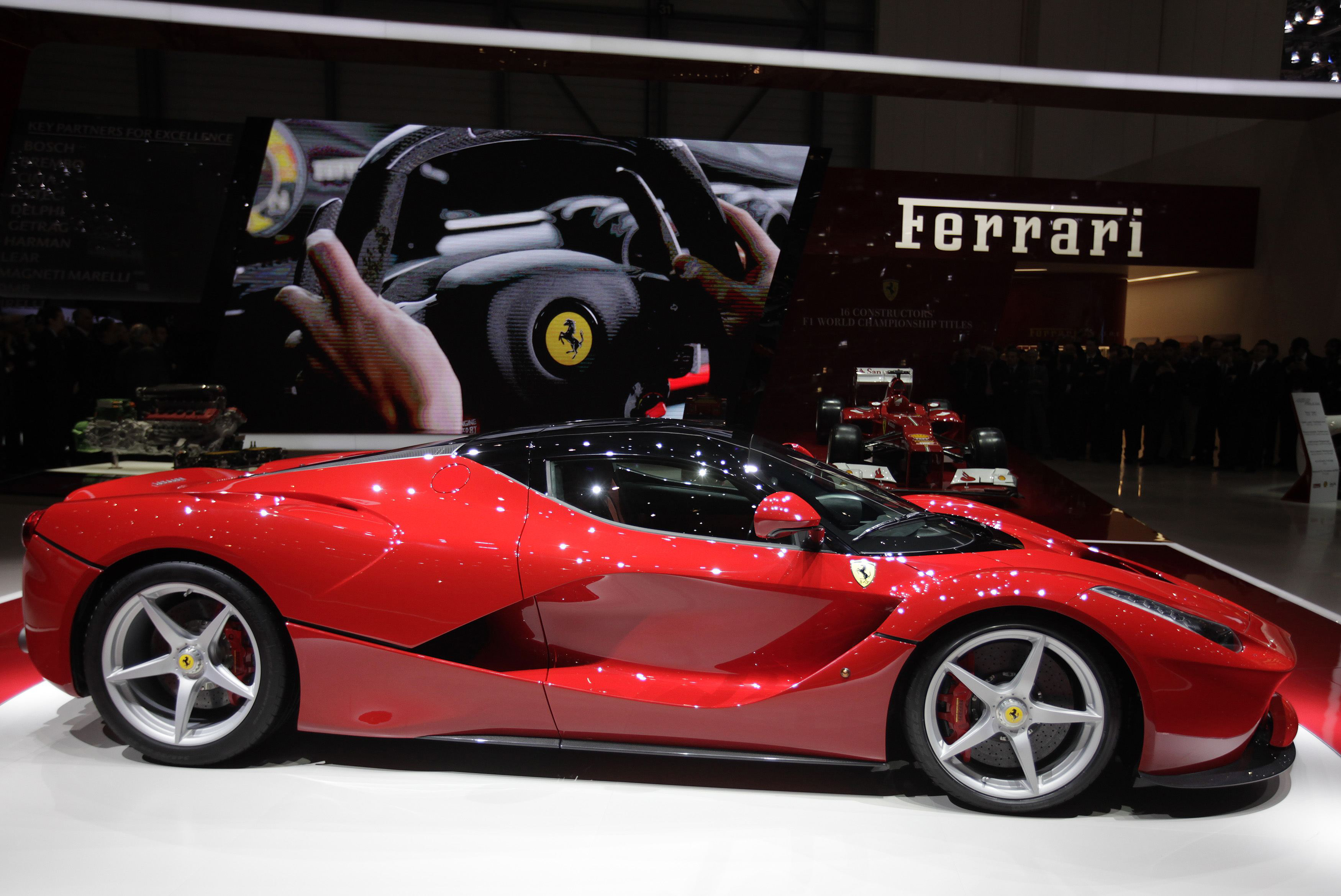 Hyper-hybrid LaFerrari could redefine green cars - DAWN.COM