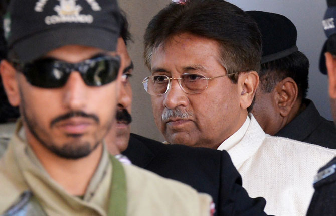 Musharraf arrested, kept in police HQ - Pakistan - DAWN.COM