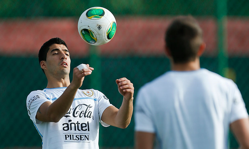 Liverpool would have to listen to offers - Suarez - Sport - DAWN.COM