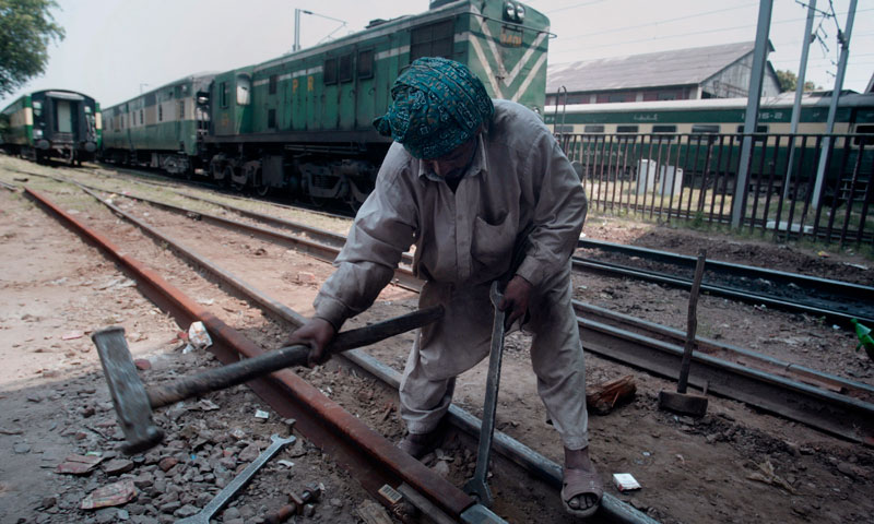 Railways to lease out locomotive factory - Newspaper - DAWN.COM