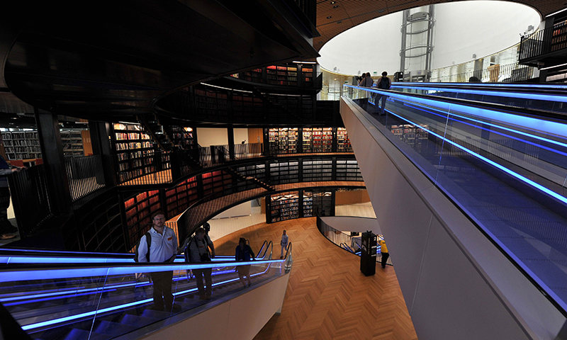 Malala inaugurates the library of Birmingham - World - DAWN.COM