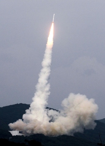 Japan launches new solid-fuel Epsilon rocket - Multimedia - DAWN.COM