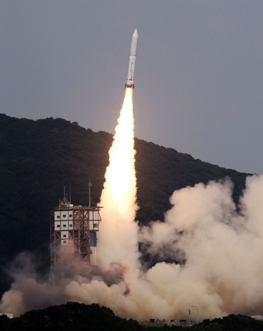 Japan launches new solid-fuel Epsilon rocket - Multimedia - DAWN.COM