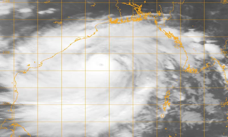 Half a million evacuated as cyclone lashes India - World - DAWN.COM