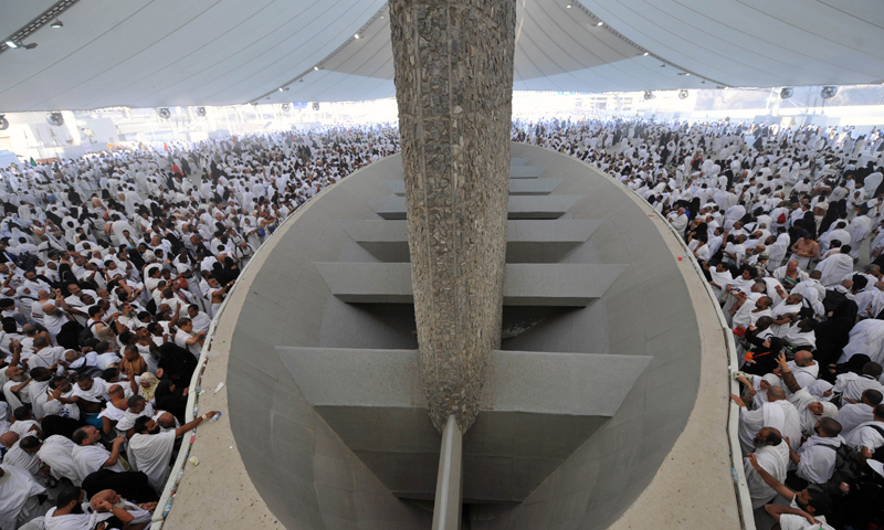 Muslims converge on Mina for final stage of Haj - World - DAWN.COM