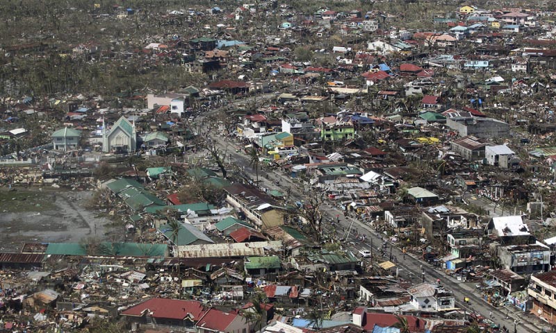 Philippines struggles to help desperate typhoon victims - World - DAWN.COM