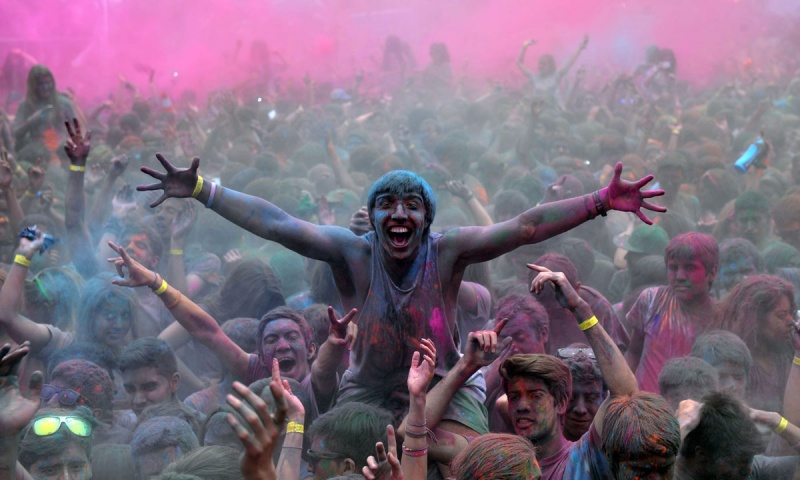 The paint race - Multimedia - DAWN.COM