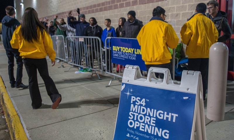 Gamers snap up first deliveries of PS4 game console - World - DAWN.COM