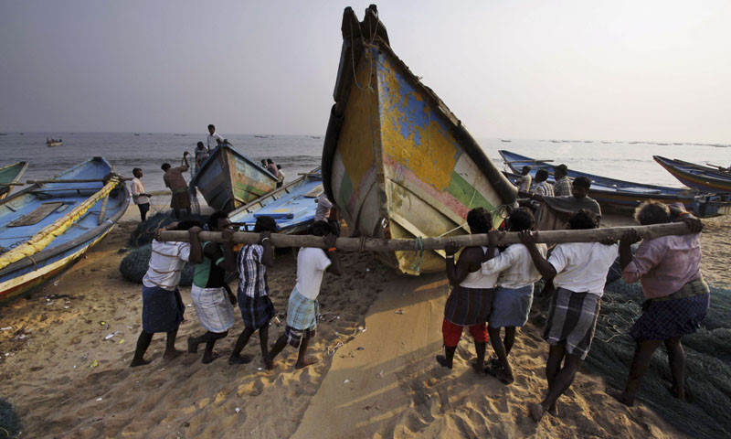 India's east coast braces for cyclone; thousands evacuated - World ...
