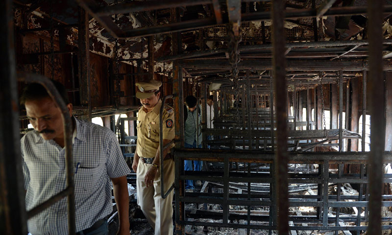 Nine dead in Indian train fire near Mumbai: official - World - DAWN.COM