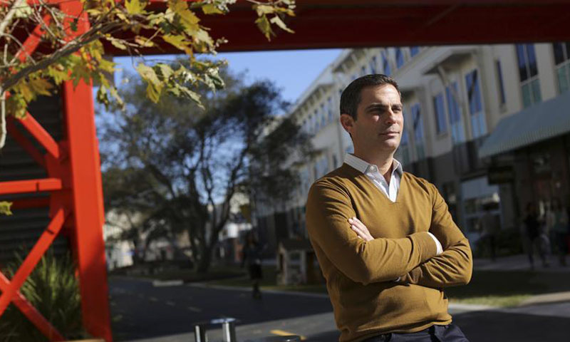 Facebook "relationships guy" courts Hollywood, media in new push - DAWN.COM