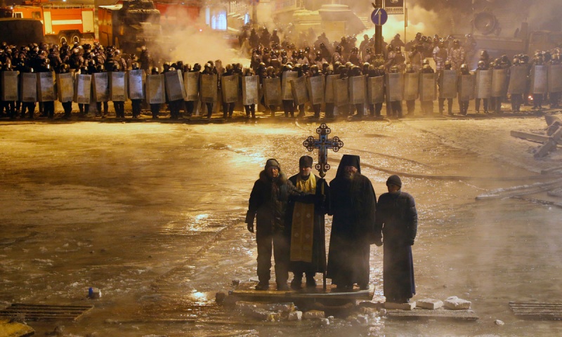 Anarchy continues in Ukraine - Multimedia - DAWN.COM