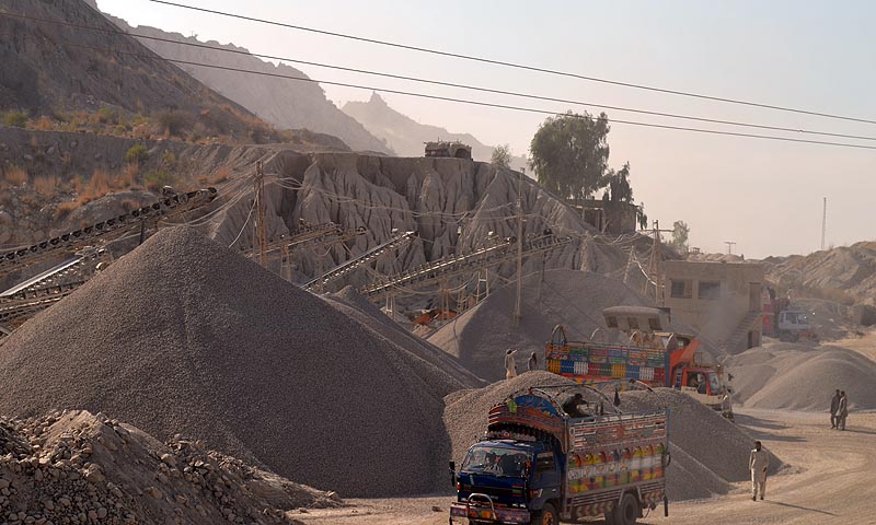 Besides pollution, stone crushing plant owners violate labour rights ...