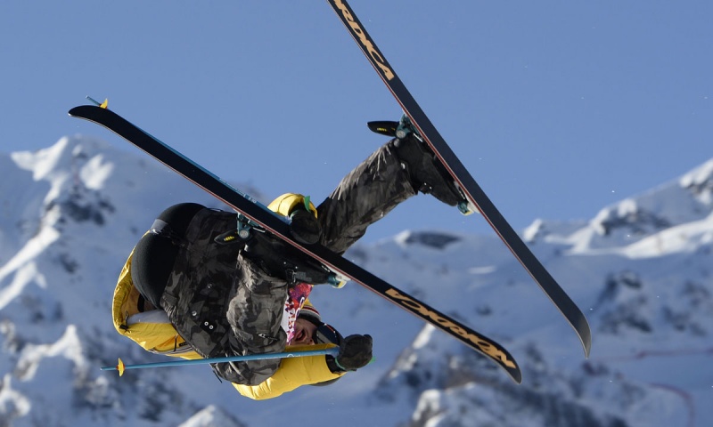 Snow, sky and skis - Multimedia - DAWN.COM