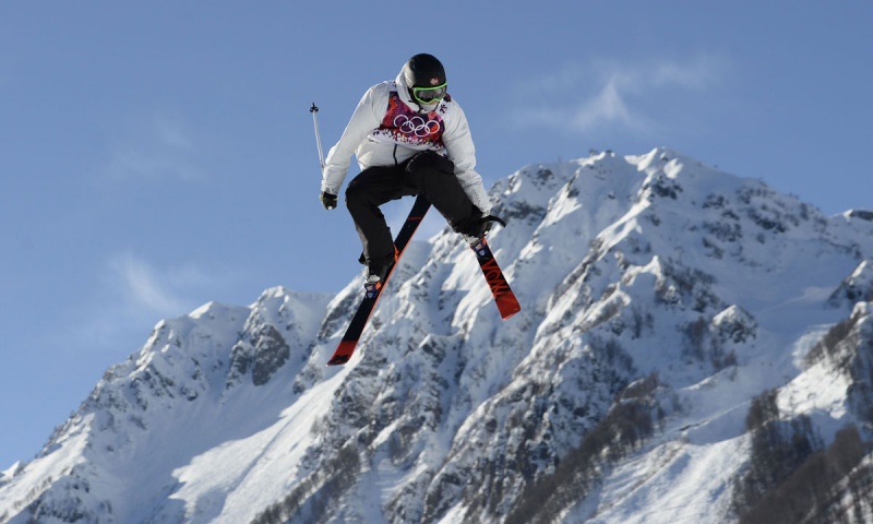 Snow, sky and skis - Multimedia - DAWN.COM