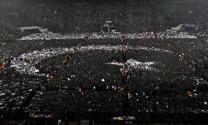 Over 29,000 children form ‘human flag’ to set world record - Pakistan ...