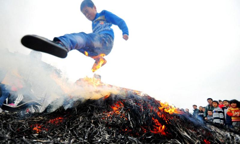 Treading on fire - Multimedia - DAWN.COM