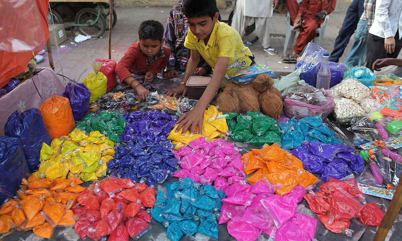Holi celebrations in Pakistan - Multimedia - DAWN.COM