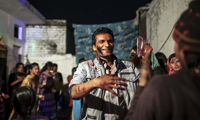 Holi celebrations in Pakistan - Multimedia - DAWN.COM