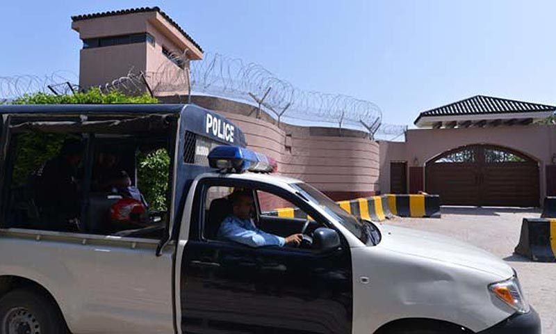 Farmhouse security enhanced as Musharraf expected to return - Pakistan ...