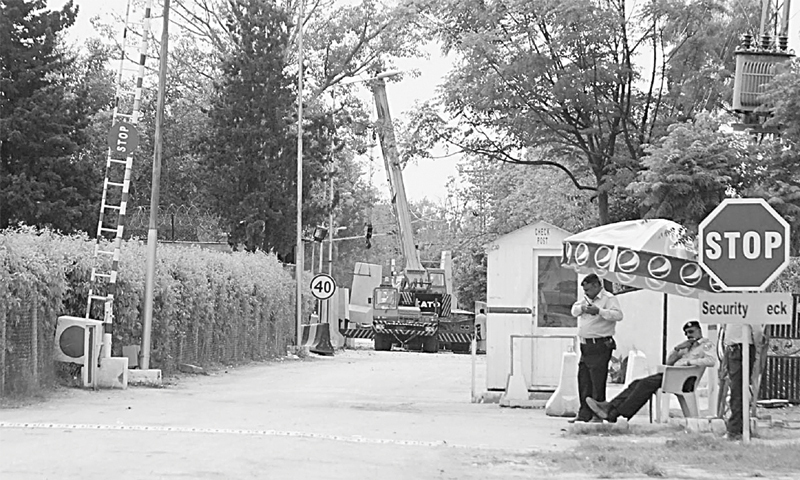 Wall being erected around Musharraf’s farmhouse - Pakistan - DAWN.COM