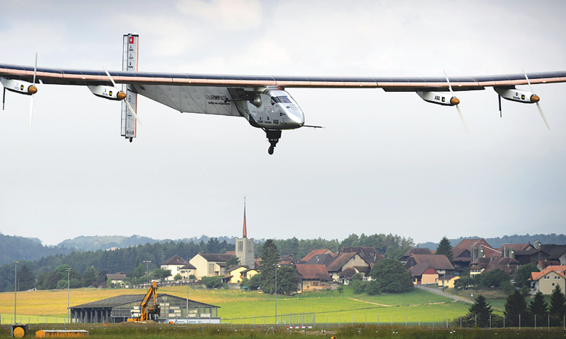 Solar plane debuts with eye on world trip - World - DAWN.COM