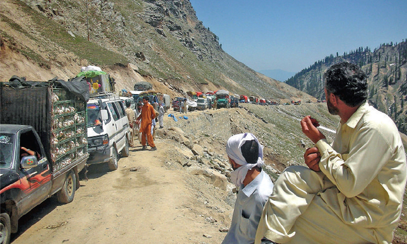 Bad road condition blocks Dir-Chitral traffic - Newspaper - DAWN.COM