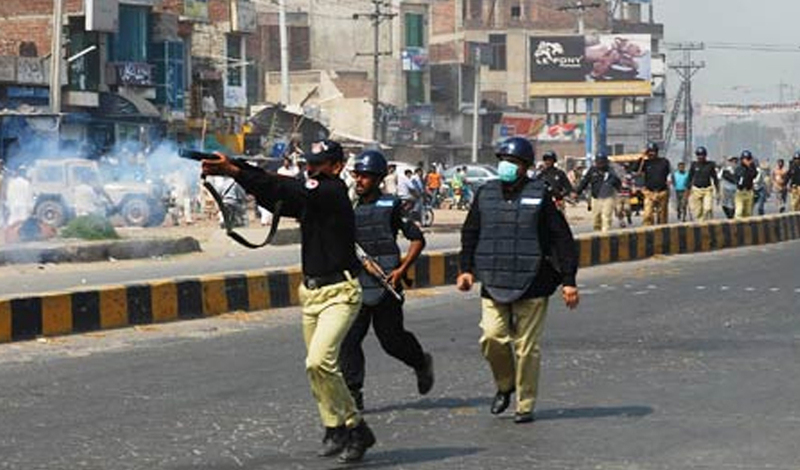 پی اے ٹی کارکنوں اور پولیس میں جھڑپ، 14افراد ہلاک - Pakistan - Dawnnews