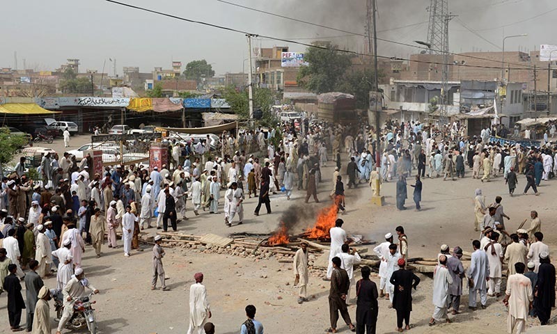 IDPs protest food shortage in Bannu - Pakistan - DAWN.COM