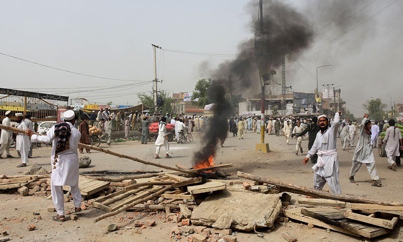 IDPs protest food shortage in Bannu - Pakistan - DAWN.COM