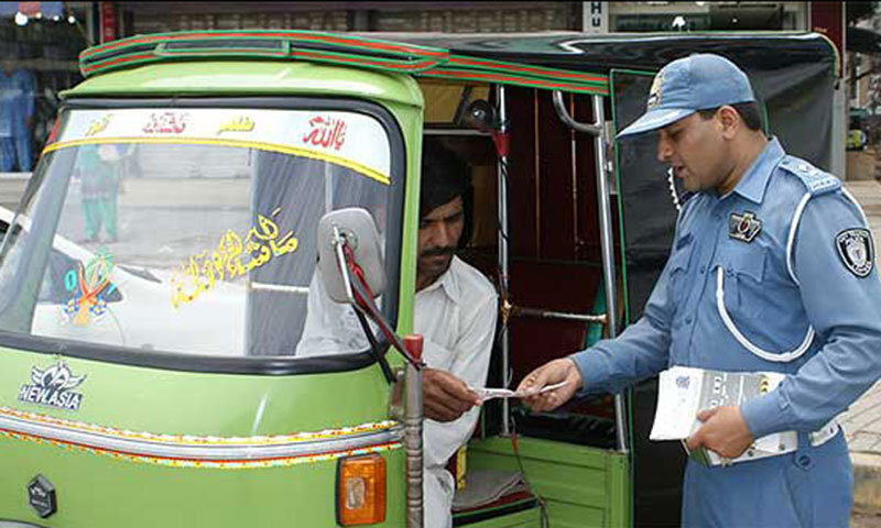 Traffic police chief transferred on ‘CM’s orders’ - Pakistan - DAWN.COM