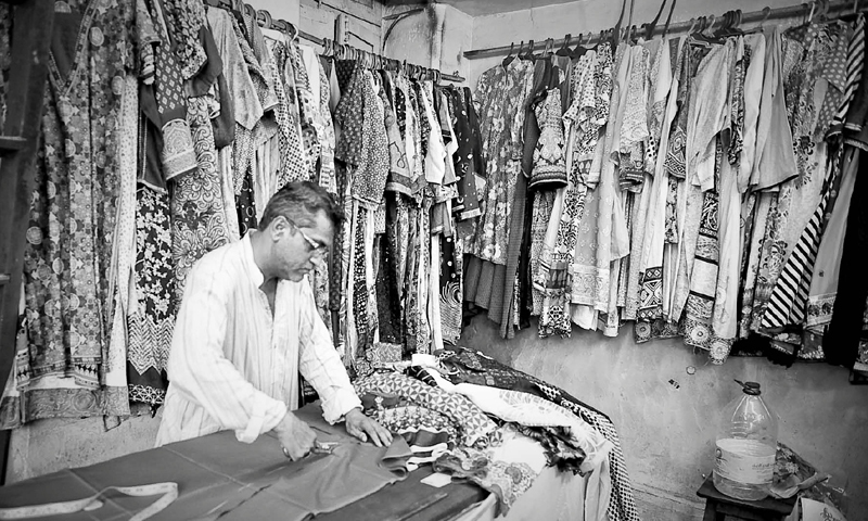 Tailors losing market to ready-made clothing - Pakistan - DAWN.COM