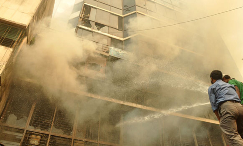 Blaze in Karachi garment factory fire controlled - Pakistan - DAWN.COM