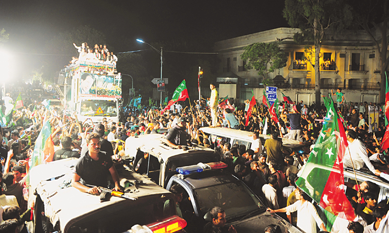 PTI kicks off Azadi march - Newspaper - DAWN.COM