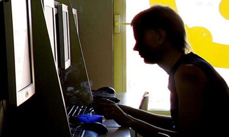 Computers reshaping global job market, for better and worse - Business ...