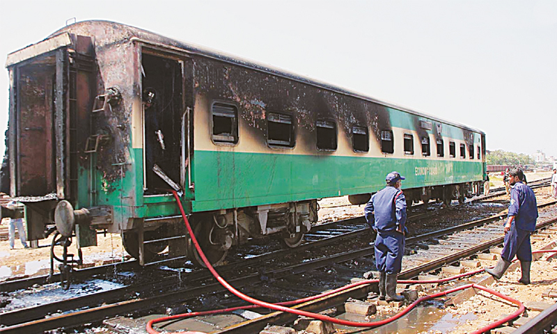 Railway carriage damaged in fire - Newspaper - DAWN.COM