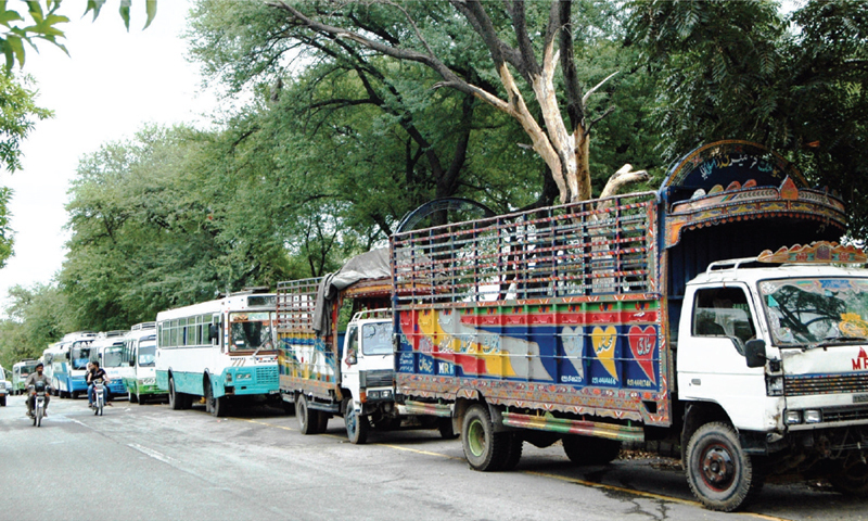 Bus drivers who brought protesters losing patience - Pakistan - DAWN.COM