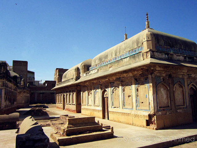 Histories forgotten: The crumbling tombs of Talpur Mirs - DAWN.COM