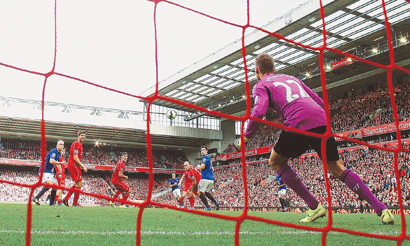 Chelsea march on, City wobble but win - Newspaper - DAWN.COM