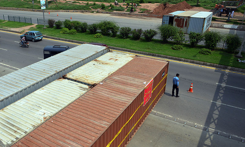 63 days of protest: Islamabad admin removes containers from Red Zone ...